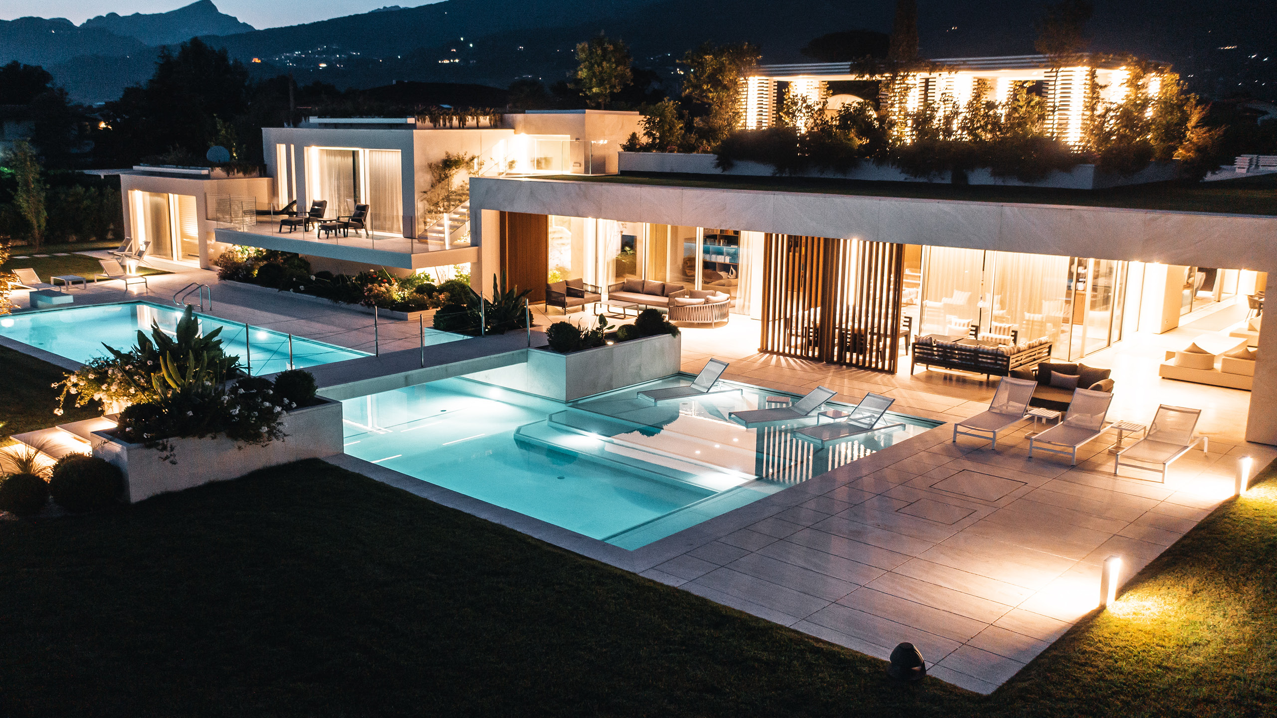 Villa Glass House | Laminam USA Project